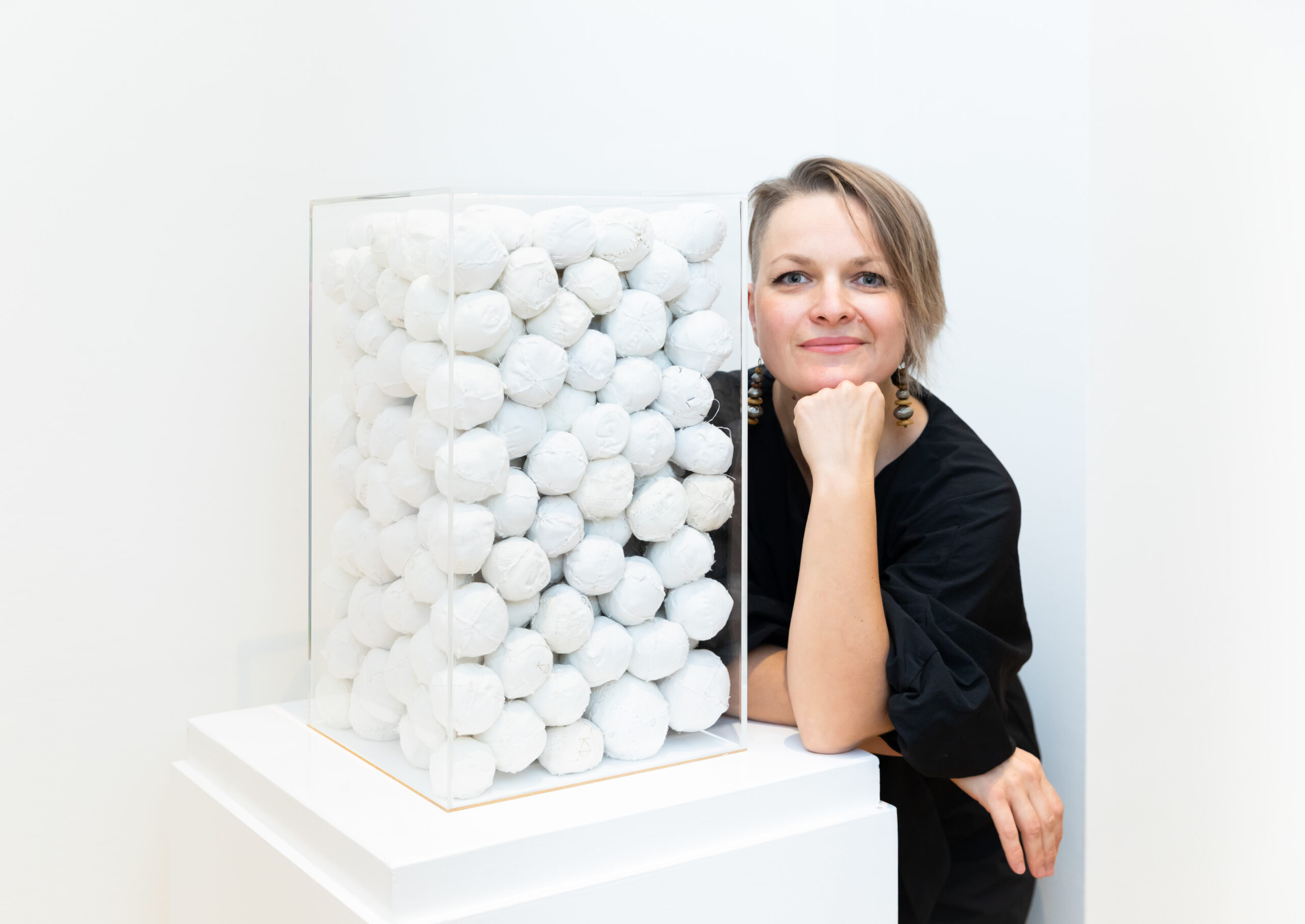 Katya Dimova: Climbing mountains (1000 fabric marbles) | ip.forum